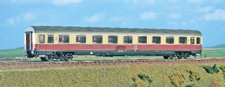 ACME Passenger car 1st class type Avmz 207 in TEE livery - EuroTrainHobby ACME Passenger car 1st class type Avmz 207 in TEE livery - EuroTrainHobby